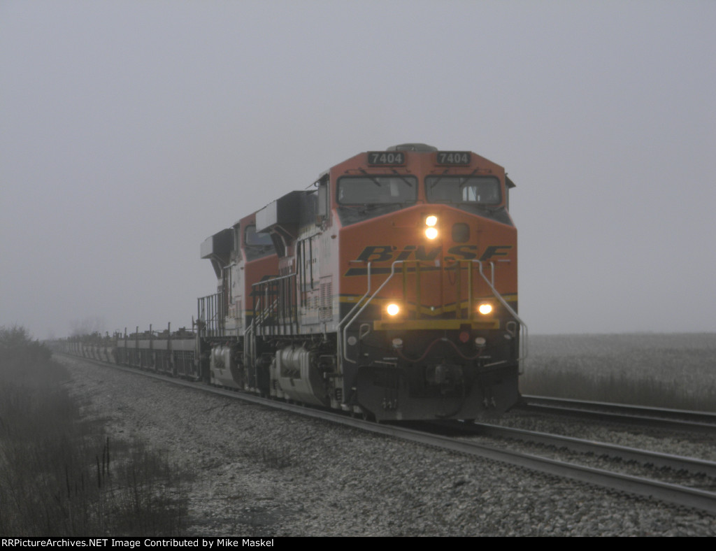 BNSF 7404 FOGGY DAY